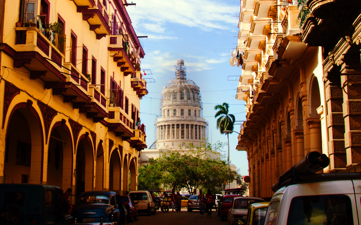 Rhythm and Color in Habana - Visit Ecuador 360