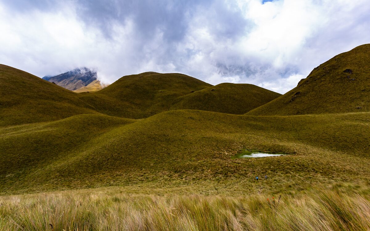 Among Peaks and Salt Flats: La Paz & Uyuni 6D/5N-Bolivia - Visit ...